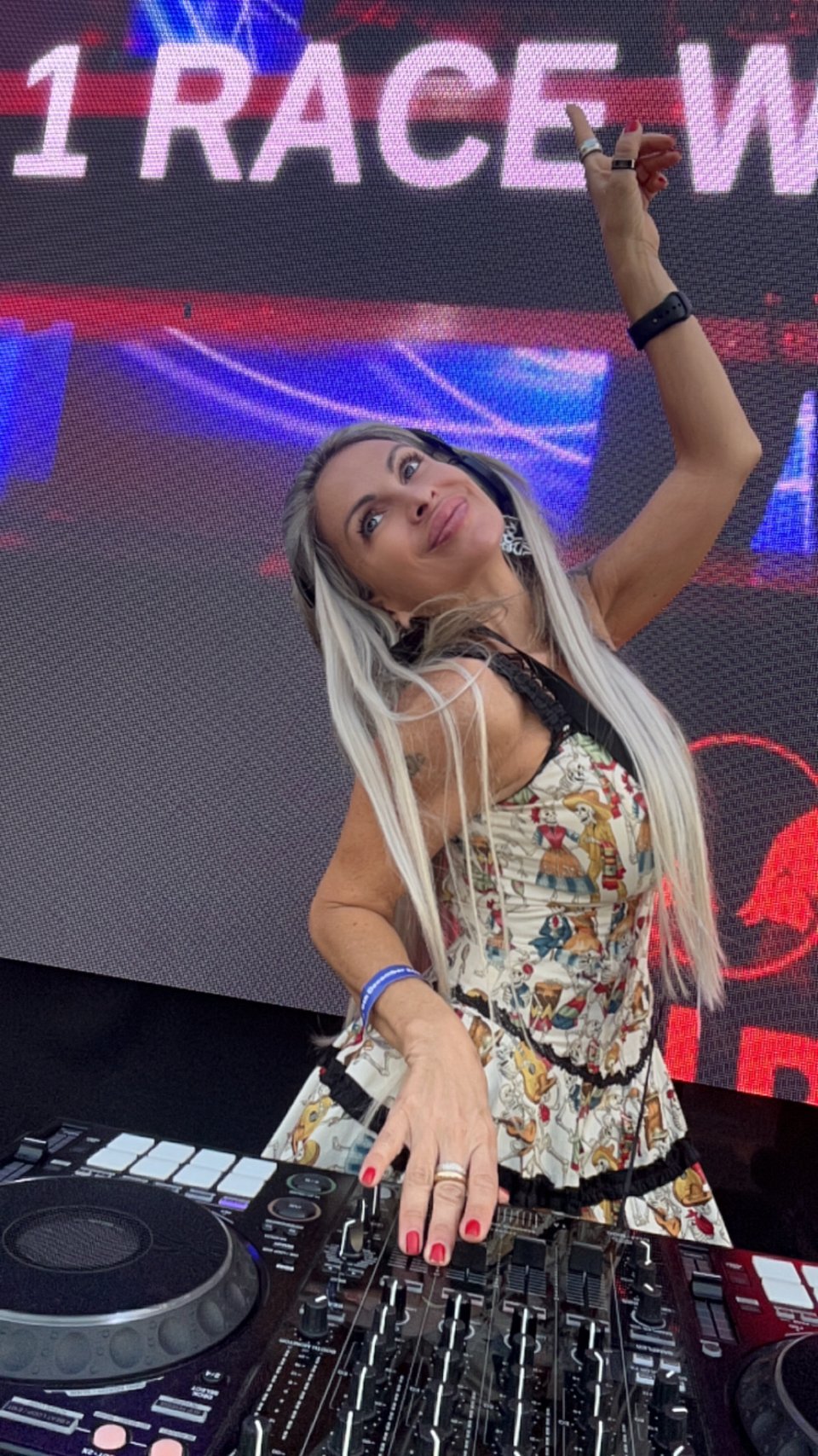 Ελληνίδες στα Αραβικά Εμιράτα εξηγούν στο iefimerida τους κανόνες που πρέπει να ακολουθήσουν οι ...